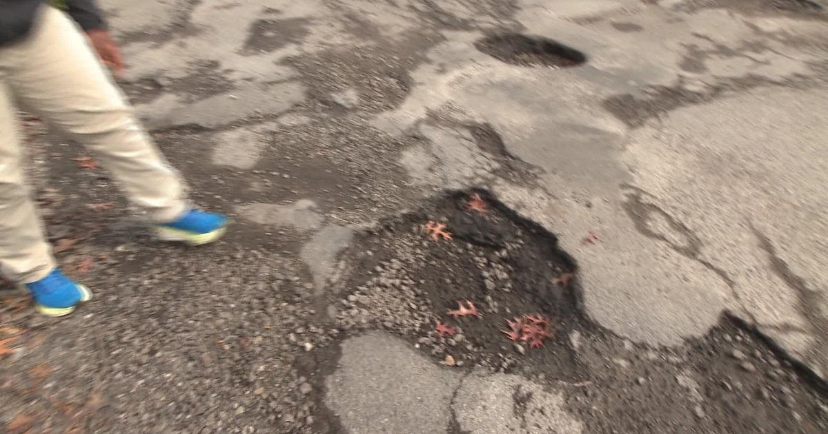 Crews begin filling potholes at Pittsburgh Mills Mall - CBS Pittsburgh