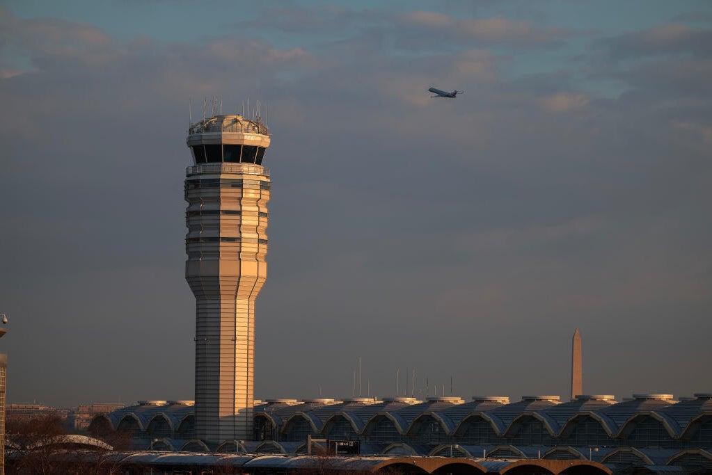 Close call between Delta flight and Air Force jet near Reagan National ...