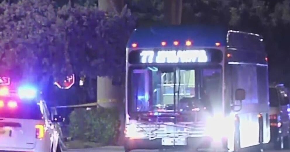 Miami-Dade County bus turns into crime scene - CBS Miami