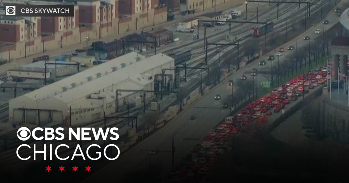 Crash shuts down all lanes on DuSable Lake Shore Drive at Roosevelt ...