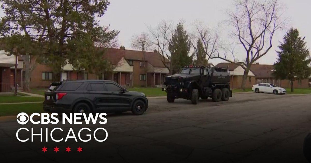 Gary police officer shoots, kills gunman holding baby hostage - CBS Chicago