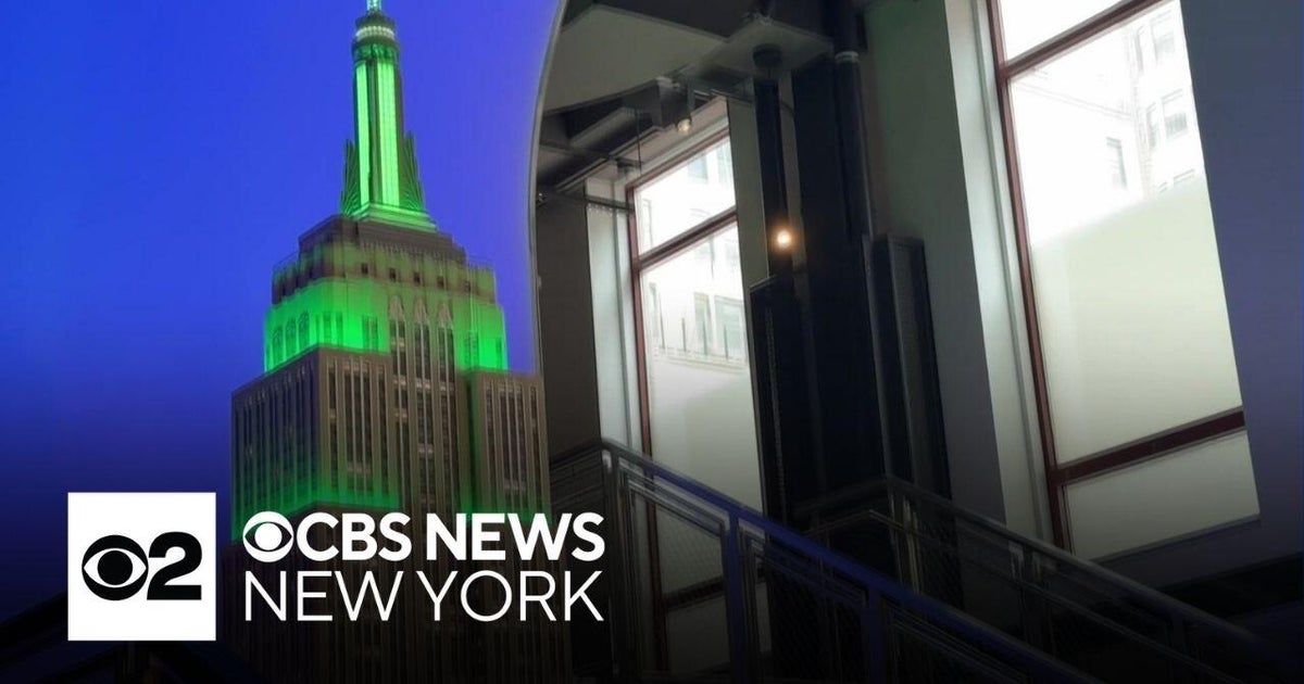 Empire State Building glows green for "The Great Gatsby" - CBS New York