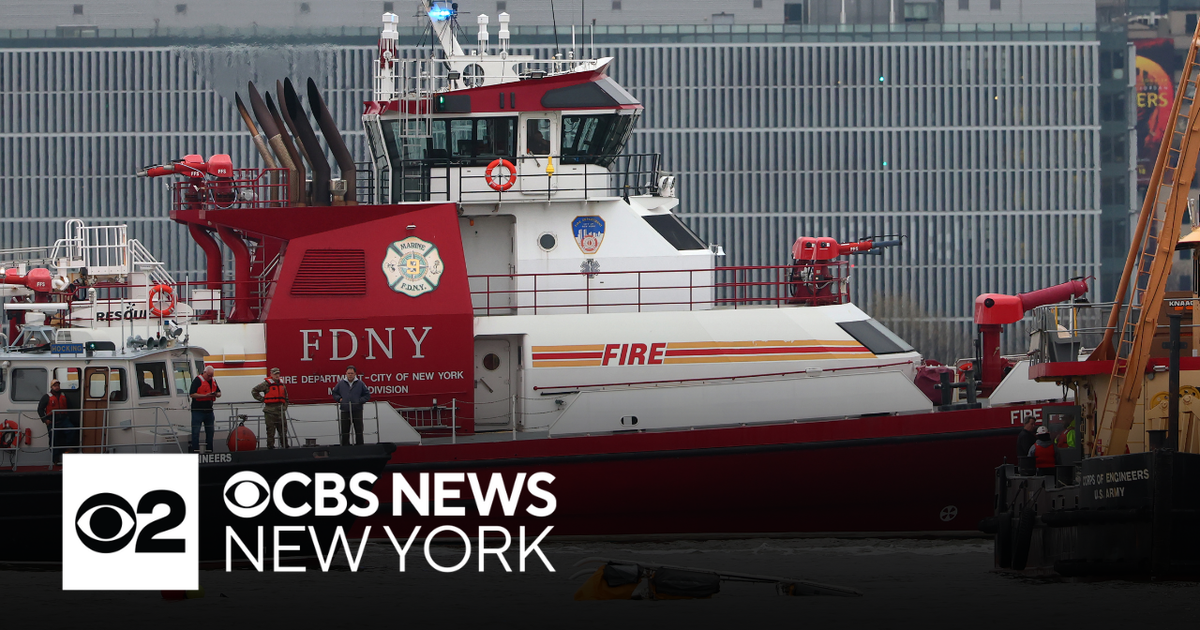 Ntsb Investigating What Caused Hudson River Helicopter Crash Cbs New York