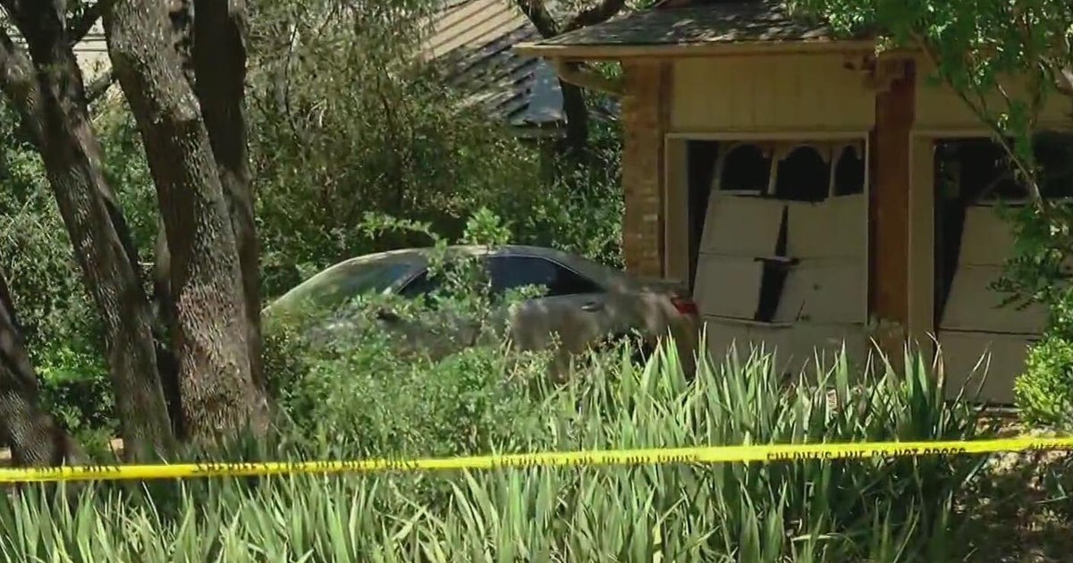 Austin house explosion injures 6, damages at least 24 homes - CBS Texas