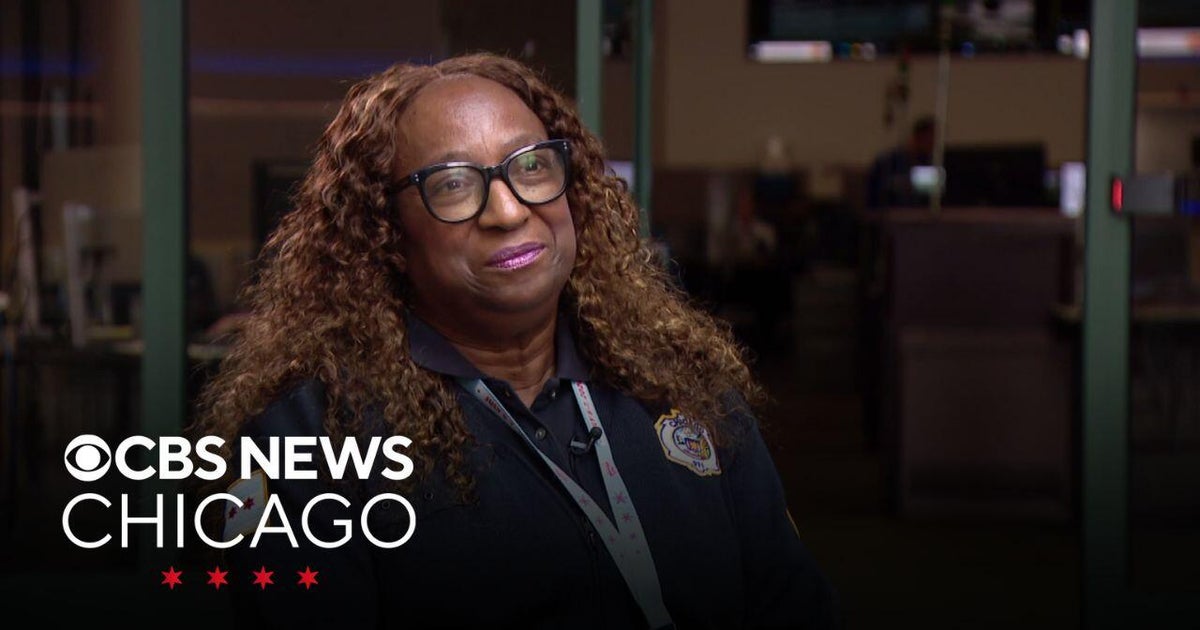 Chicago Police dispatcher set to retire after 40 years of service - CBS ...