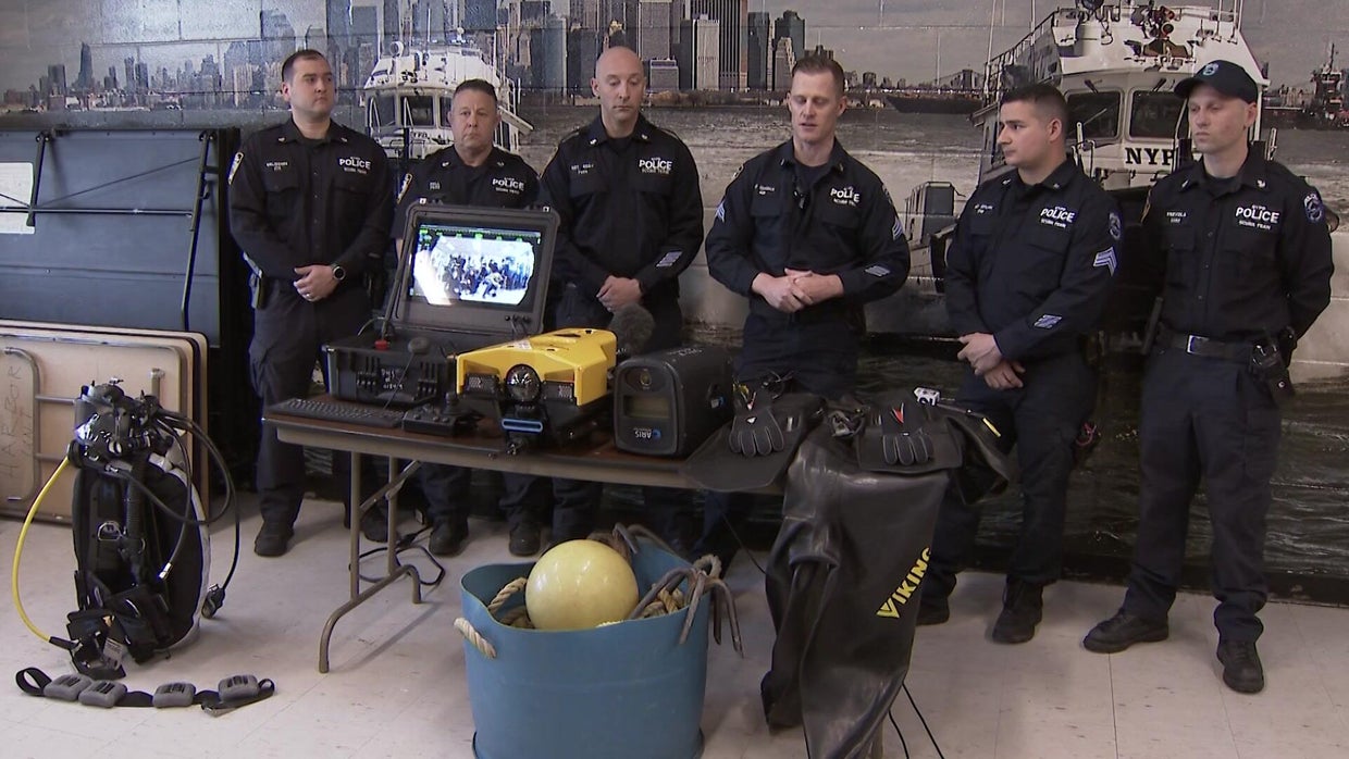NYPD dive team on Hudson River helicopter crash recovery effort ...