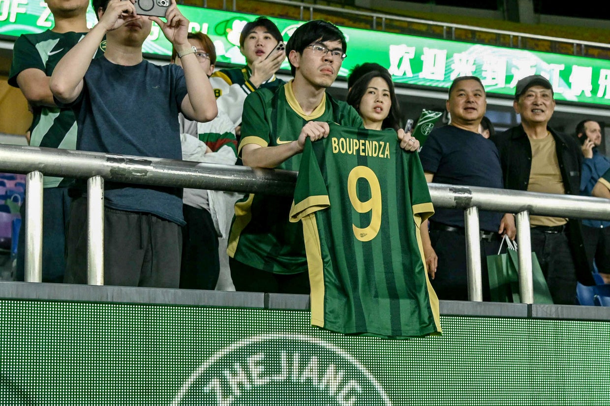 Former MLS player Aaron Boupendza dies after falling from 11th floor of ...