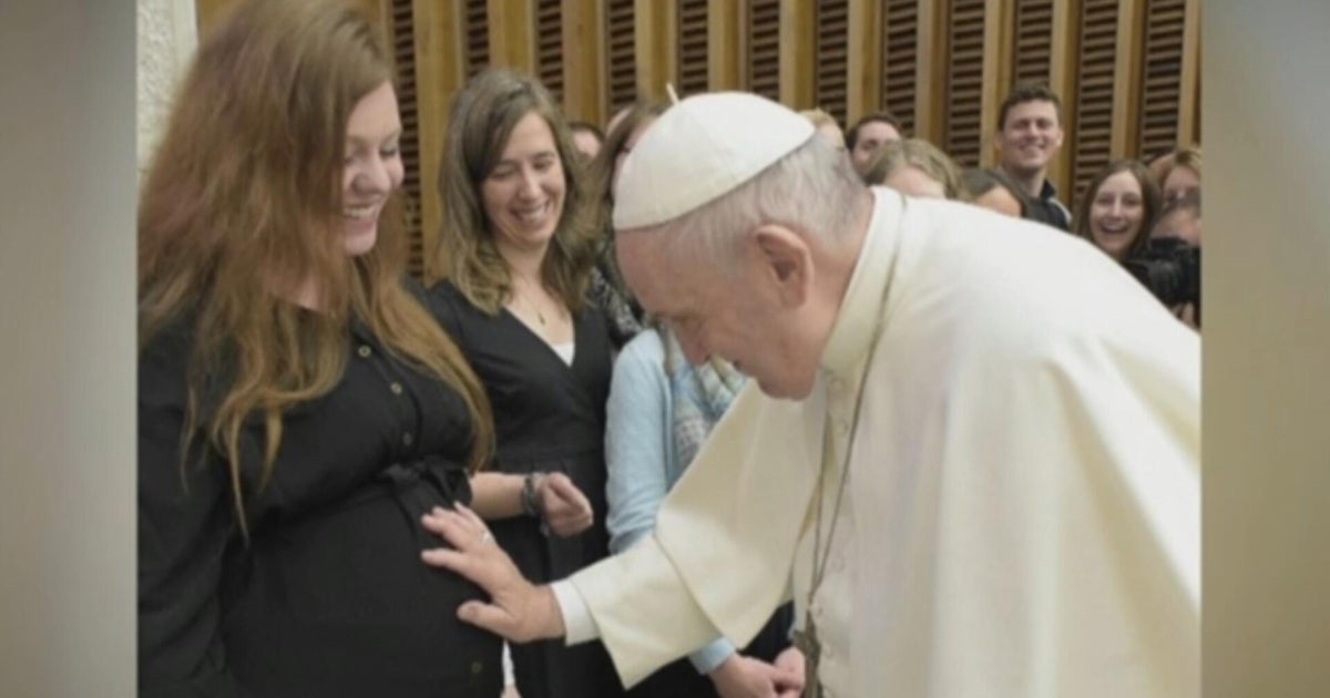 Minnesota mother recounts being blessed by Pope Francis while pregnant ...