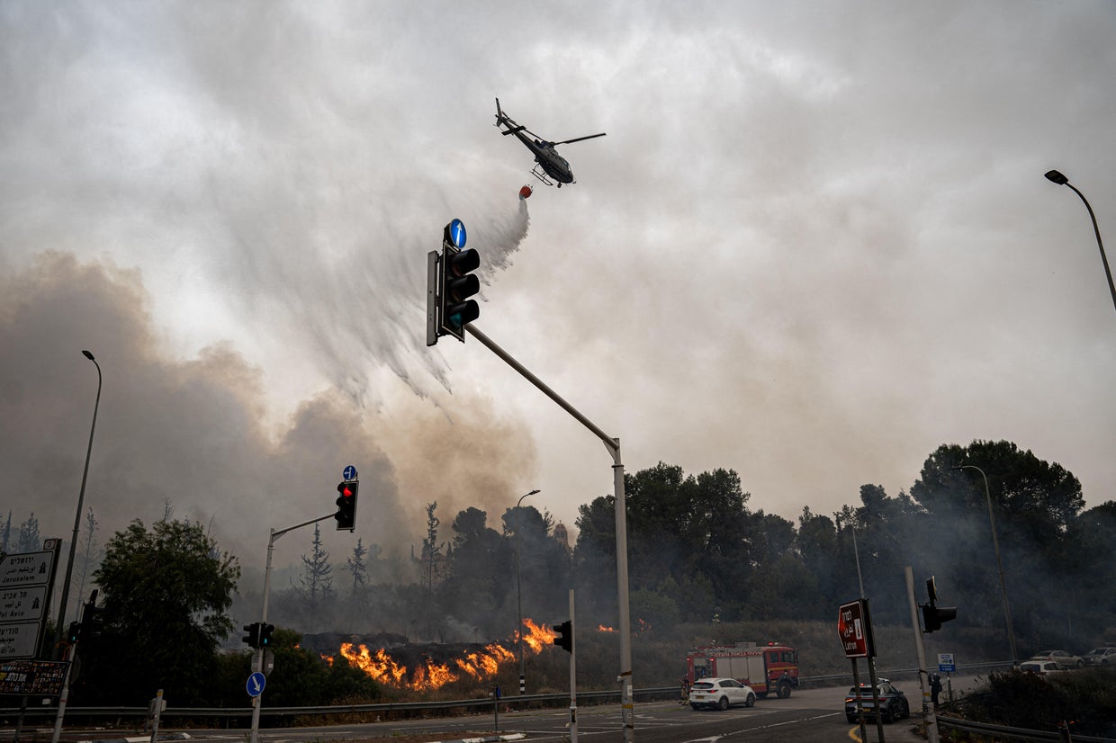 Israel wildfires spread near Jerusalem, drawing national emergency ...