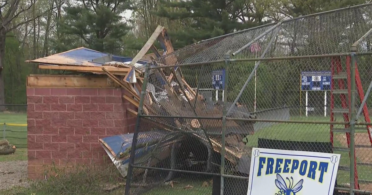 Parents step up to help clean up Freeport Community Park - CBS Pittsburgh