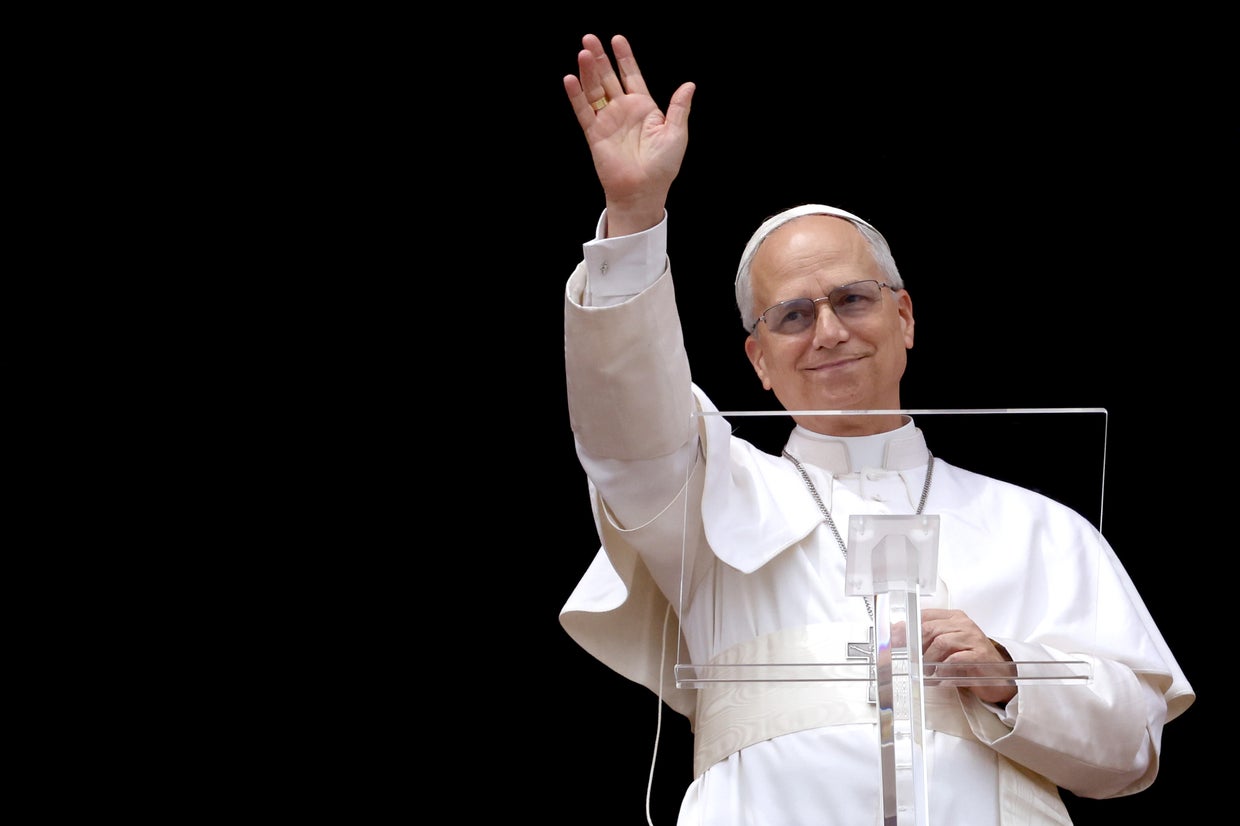 Pope Leo XIV in first Sunday blessing calls for peace in Ukraine and ...