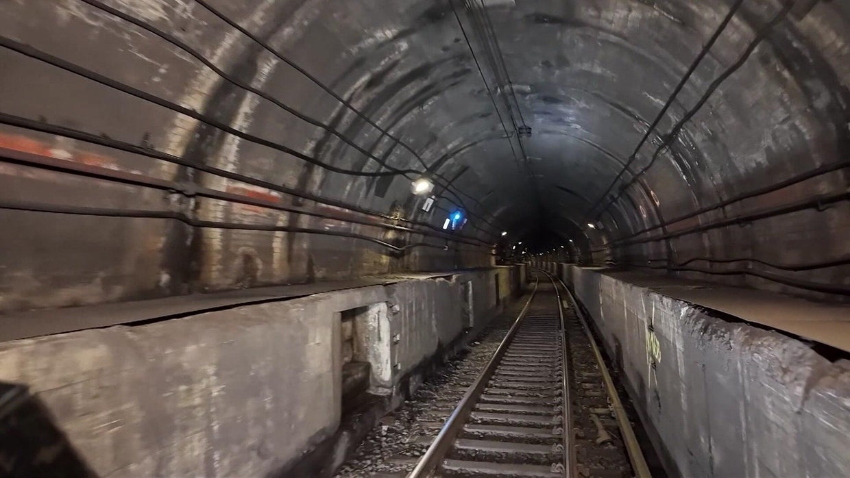 Rare tour of Amtrak's East River Tunnels before shutdown for $1.6 billion repair project - CBS ...