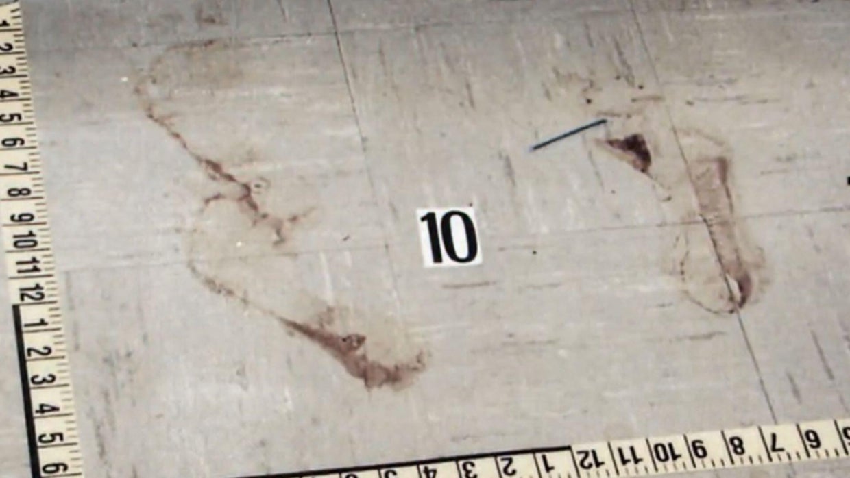 Rare clue at Minneapolis crime scene points to a barefoot killer - CBS News