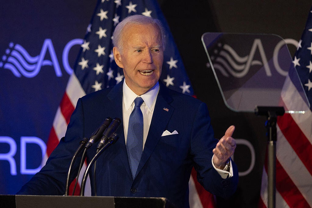 Reactions pour in after former President Biden's prostate cancer ...