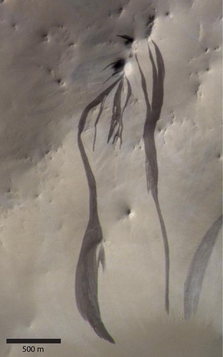 New study suggests scientists were wrong about dark streaks on Mars ...