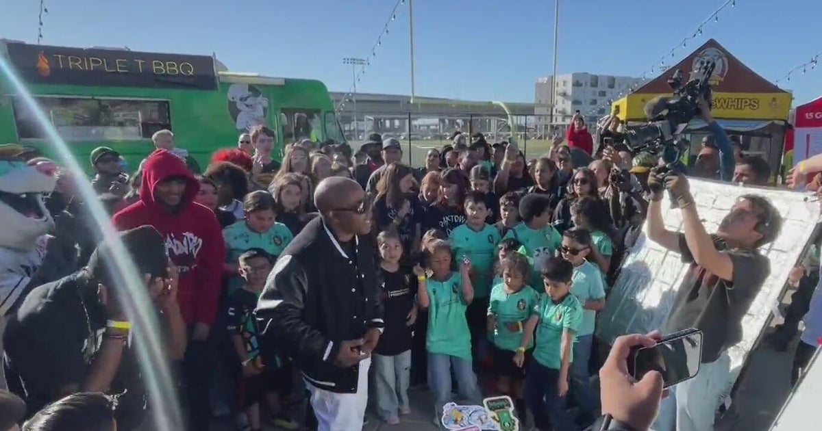 Too Short films music video during Oakland Ballers game - CBS San Francisco