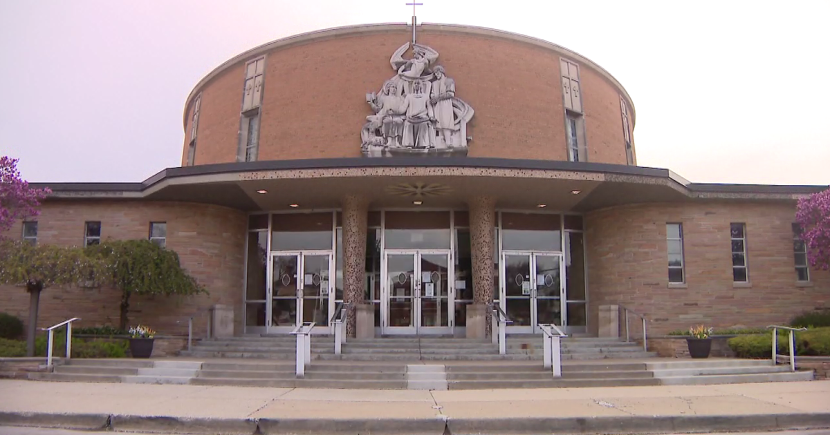 St. Thomas More Church on Chicago's Southwest Side holds final mass ...