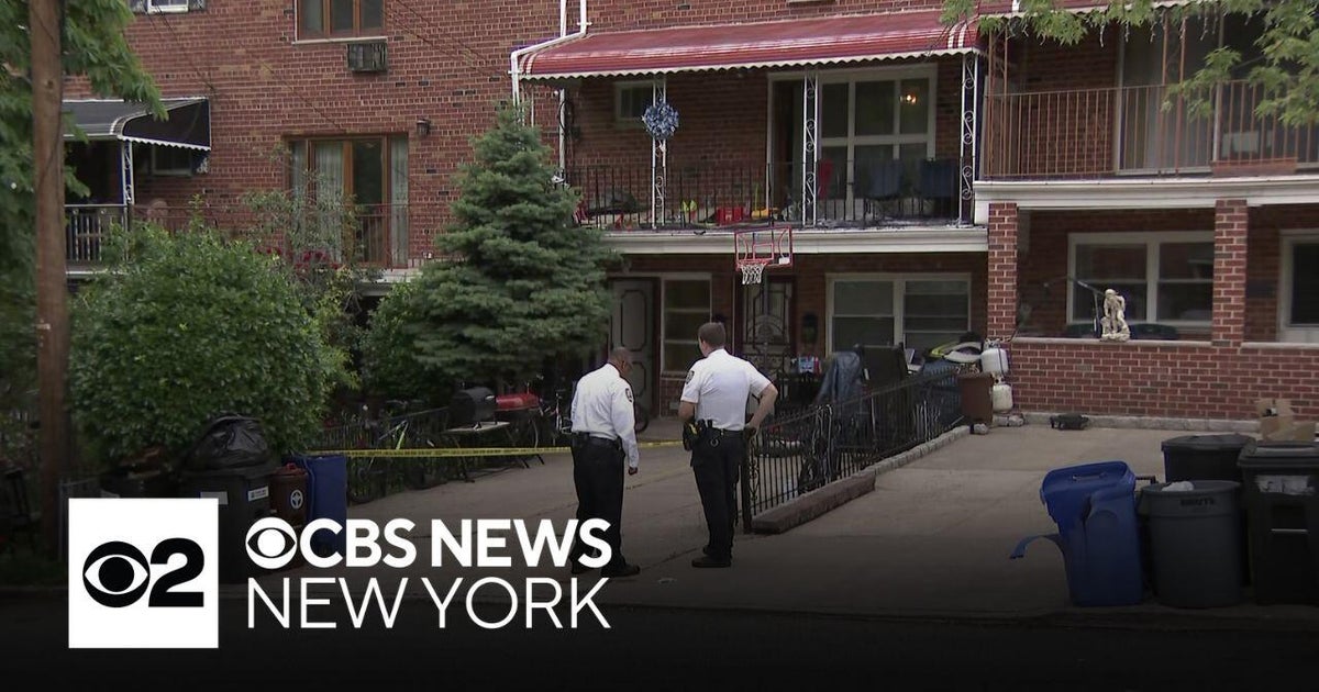 Toddler falls from balcony in Queens - CBS New York
