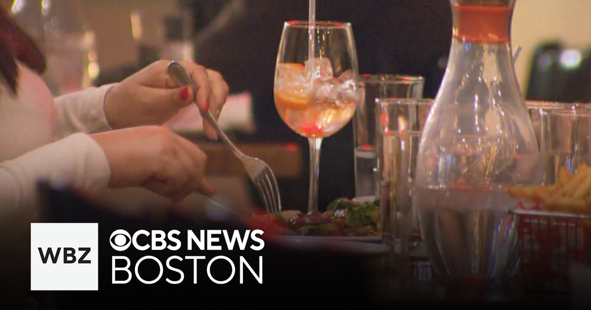 Menu prices at Boston restaurants continue to climb - CBS Boston