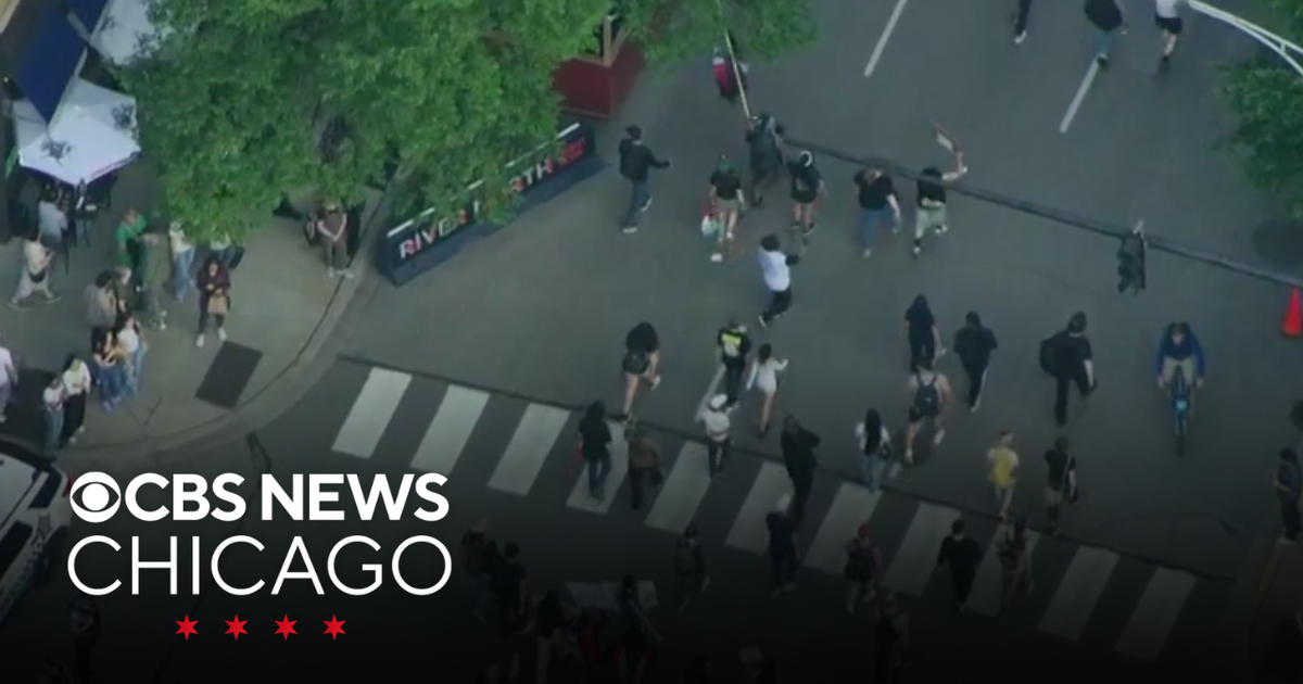Immigration protesters fan out through Loop, advance to River North ...