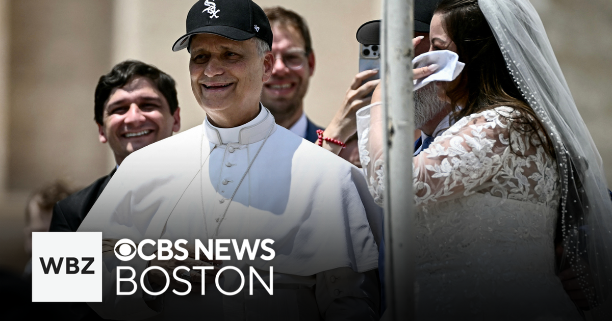 Newlywed Red Sox fans behind Pope Leo's viral photo with White Sox hat ...