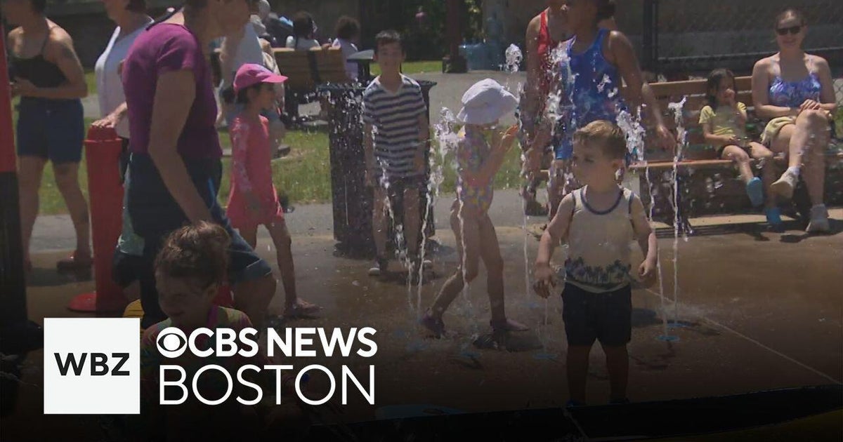 Crowds head to wading pools and splash pads as temperatures hit 90 in ...