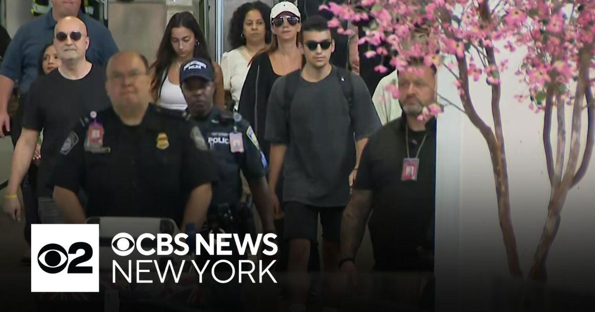 Edan Alexander returns to U.S. - team coverage - CBS New York