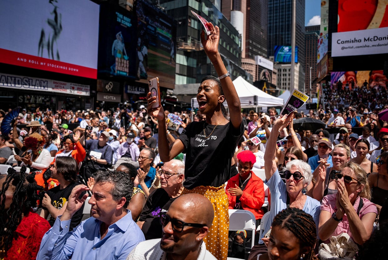 See photos of Juneteenth celebrations across the U.S. - CBS News