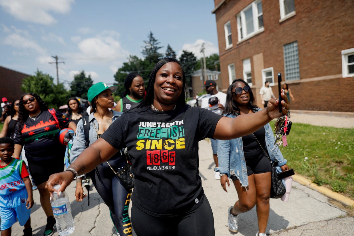 See photos of Juneteenth celebrations across the U.S. - CBS News