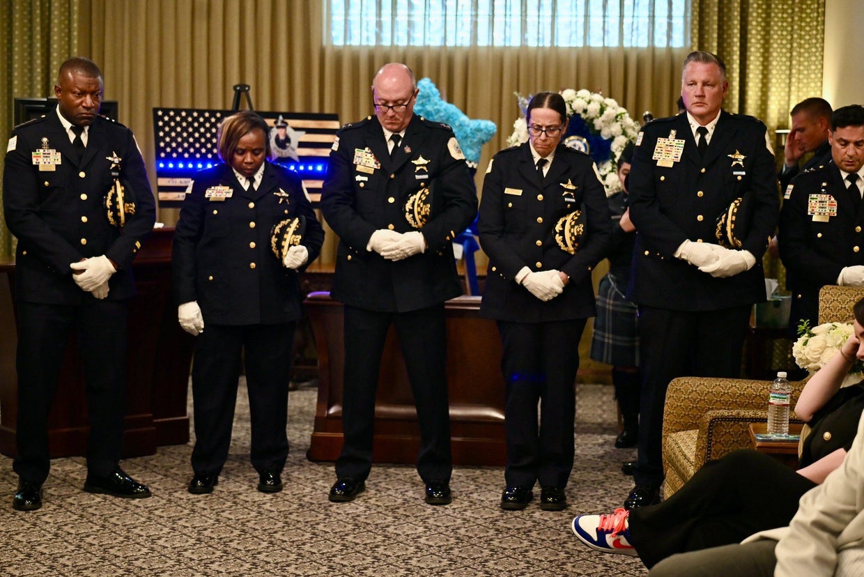 Visitation held for fallen Chicago Police Officer Krystal Rivera - CBS ...