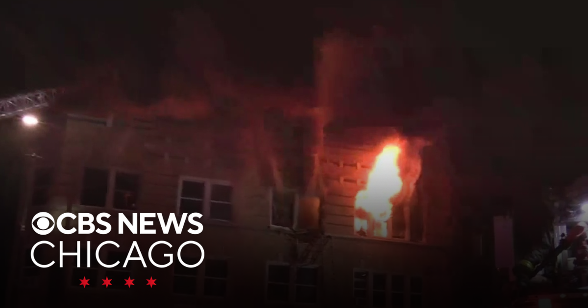 Children among 6 injured in large building fire on Chicago's West Side ...