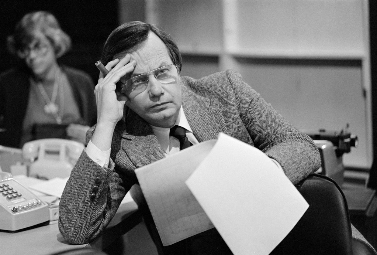 Bill Moyers, acclaimed public affairs TV broadcaster, dies at 91 - CBS News