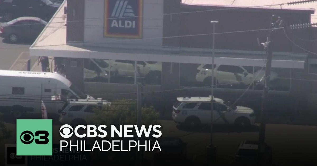Suspects in Northeast Philadelphia robbery get away with $1,000 and gun ...