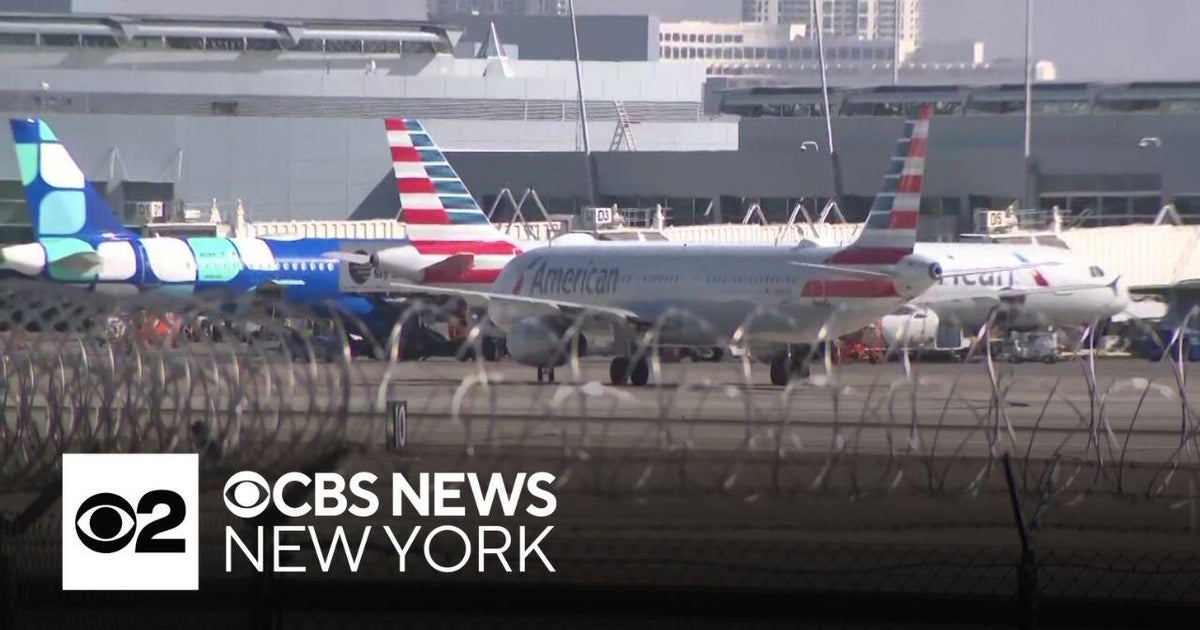 How to save money when booking your next flight - CBS New York