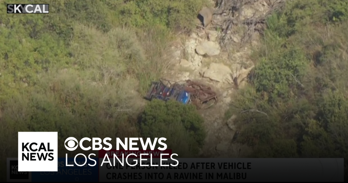 One dead after crash causes vehicle to veer off cliff in Malibu - CBS ...