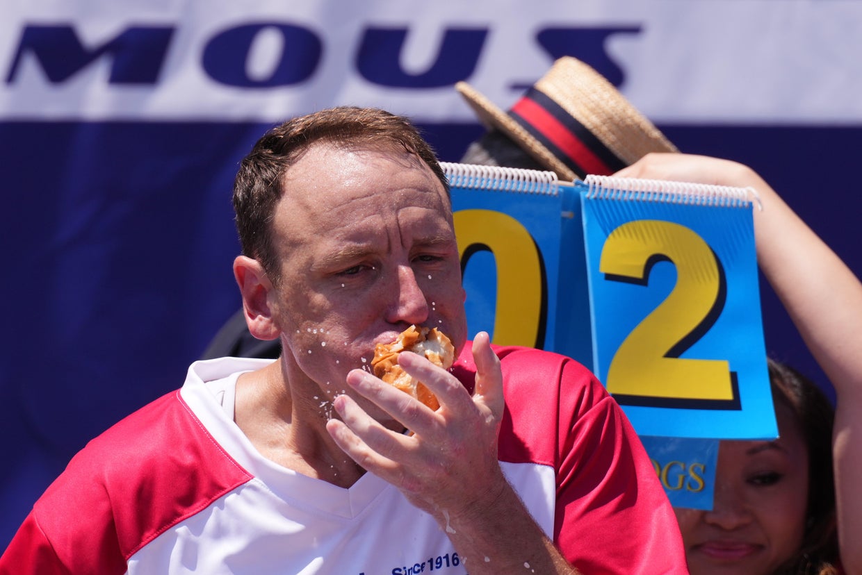 Joey Chestnut wins 2025 Nathan's Hot Dog Eating Contest in triumphant ...