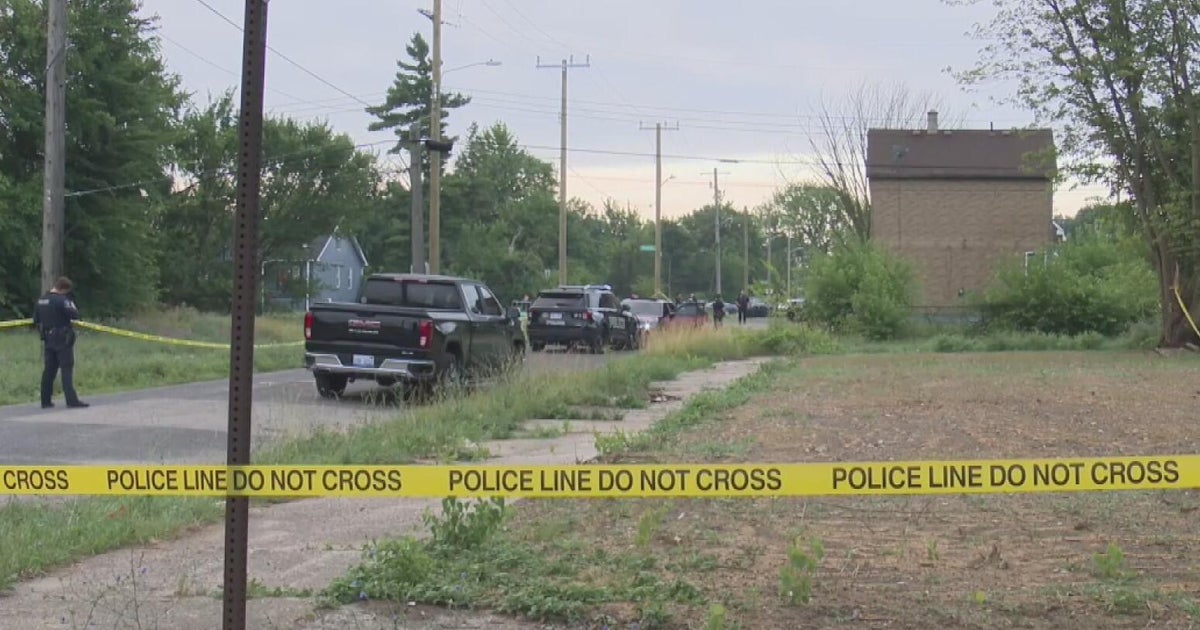 Warren domestic violence suspect dead after gunfire exchange with ...