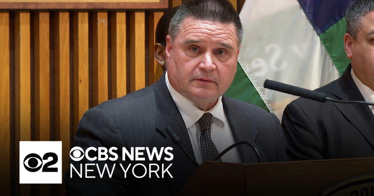 James Essig accuses NYPD of corruption, retaliation in lawsuit - CBS ...