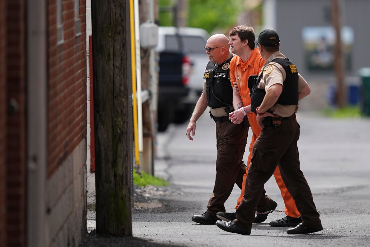 Man who sent Facebook message about campus rape pleads guilty - CBS News