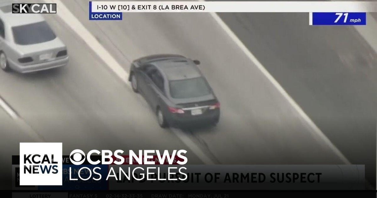 LAPD take armed pursuit suspect into custody at Santa Monica Pier ...