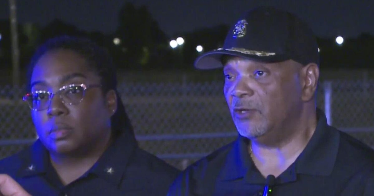 Shootout erupts during carjacking in Detroit - CBS Detroit