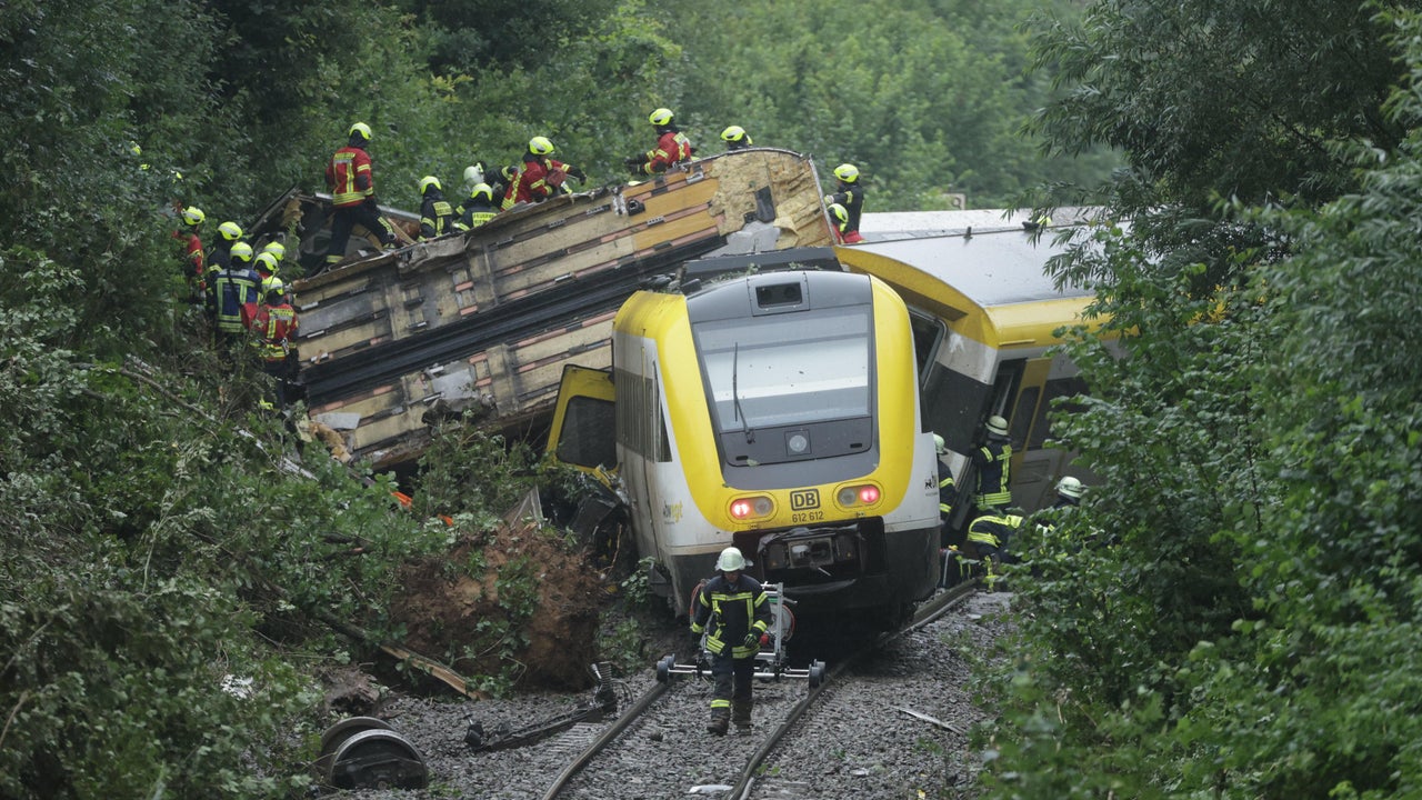 Train Crash news - Today’s latest updates - CBS News