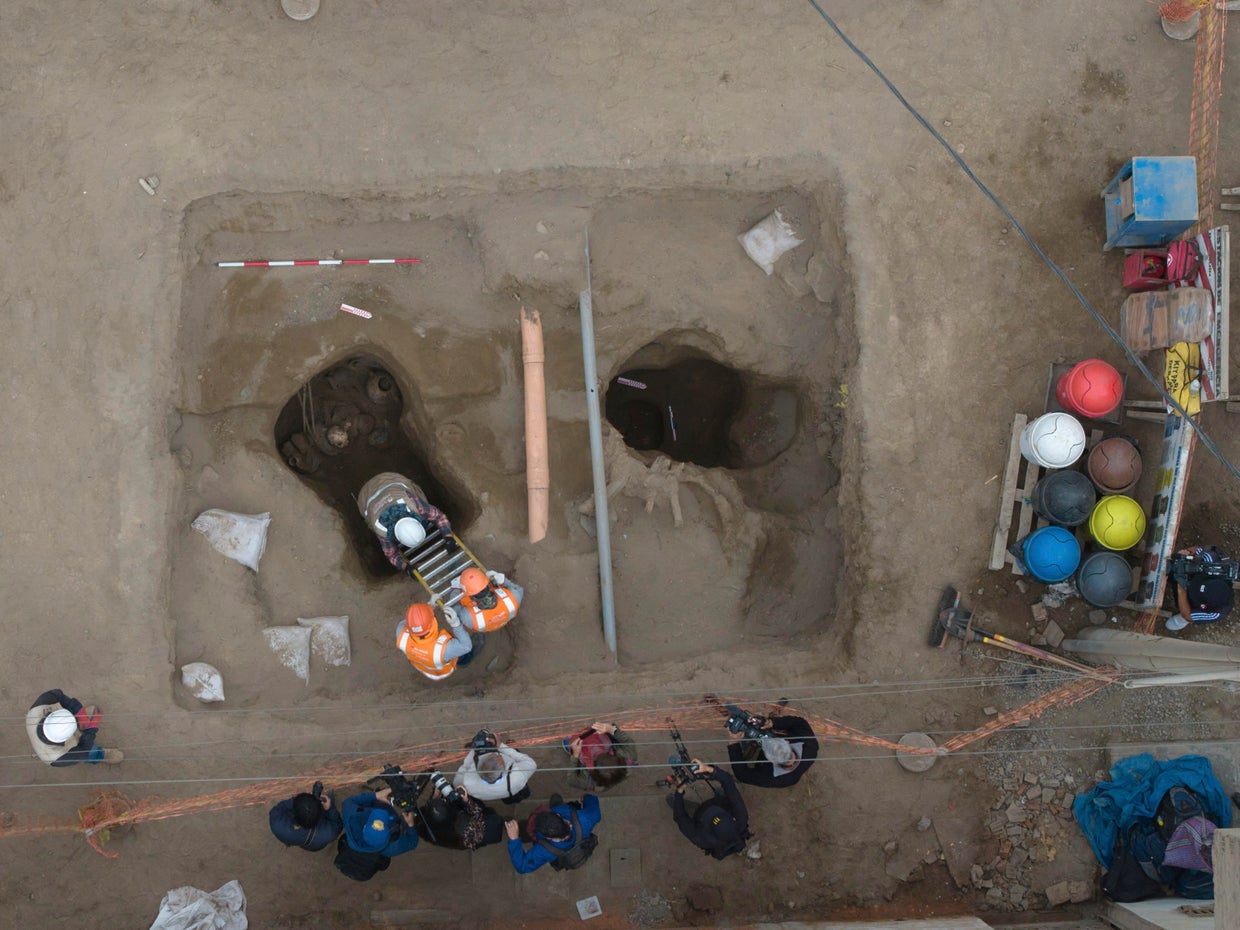 Pre-Incan tomb with 1,000-year-old remains unearthed in Peru - CBS News