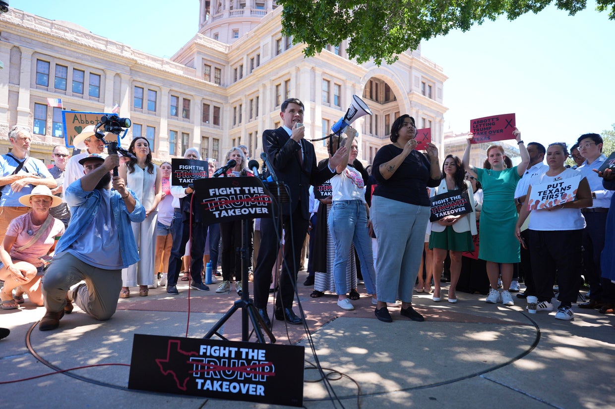 Texas Democratic legislators flee state to protest GOP redistricting ...