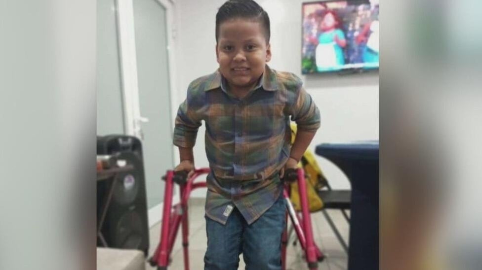 Philadelphia Phillies' Edmundo Sosa surprises cerebral palsy patient from Panama before game ...