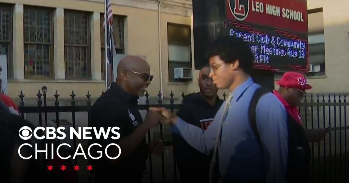 Chicago Leo High School students welcomed back by alumni on first day ...