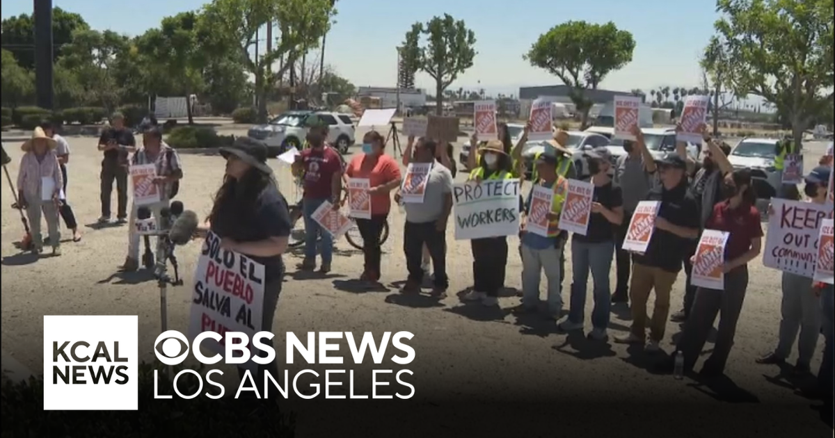 Immigration agents arrest day laborers outside San Bernardino Home Depot - CBS Los Angeles
