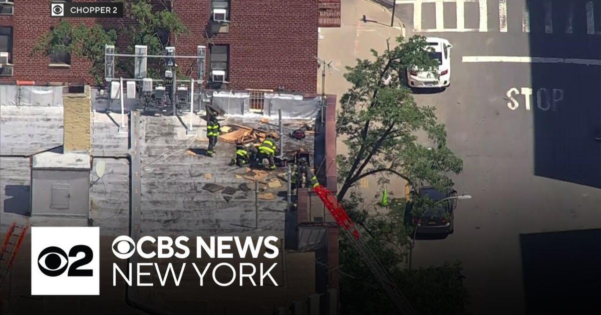 3 hurt in Bronx apartment building fire - CBS New York