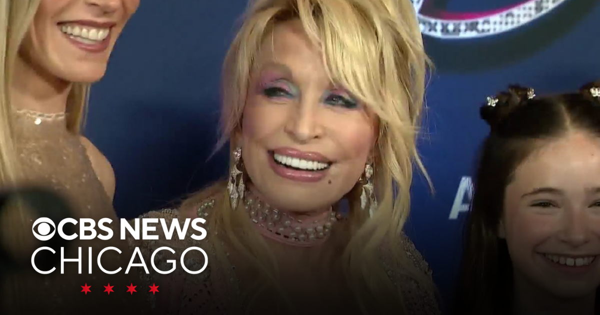 "Dolly: An Original Musical" premiered in Nashville - CBS Chicago