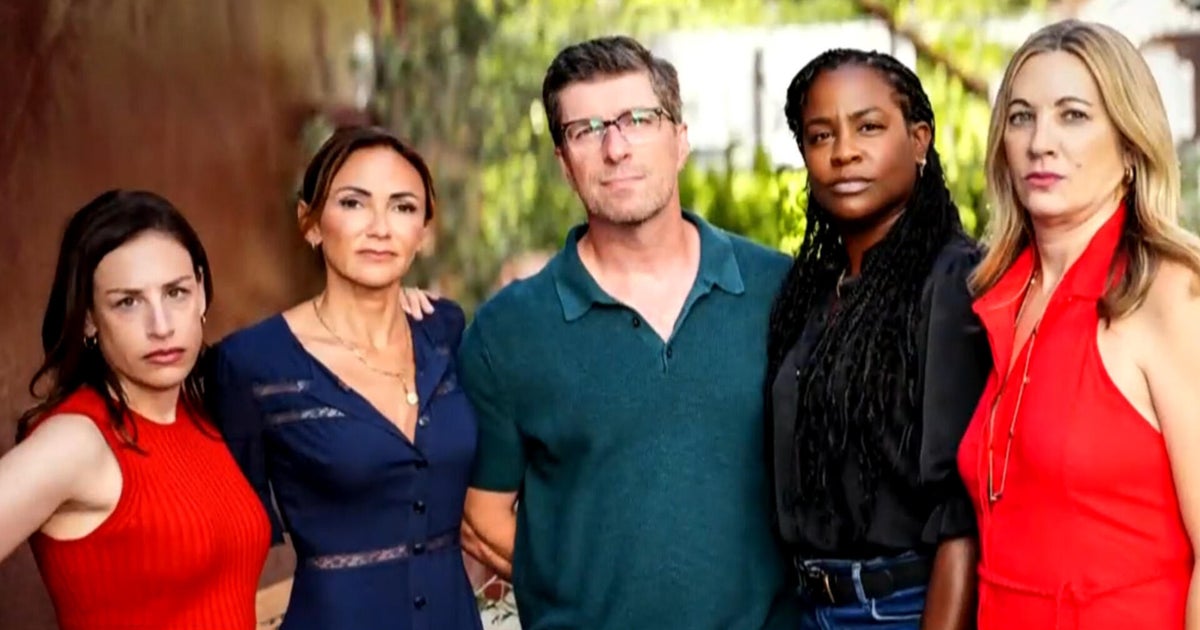 Group of moms unravel 15-year cold case murder - CBS News